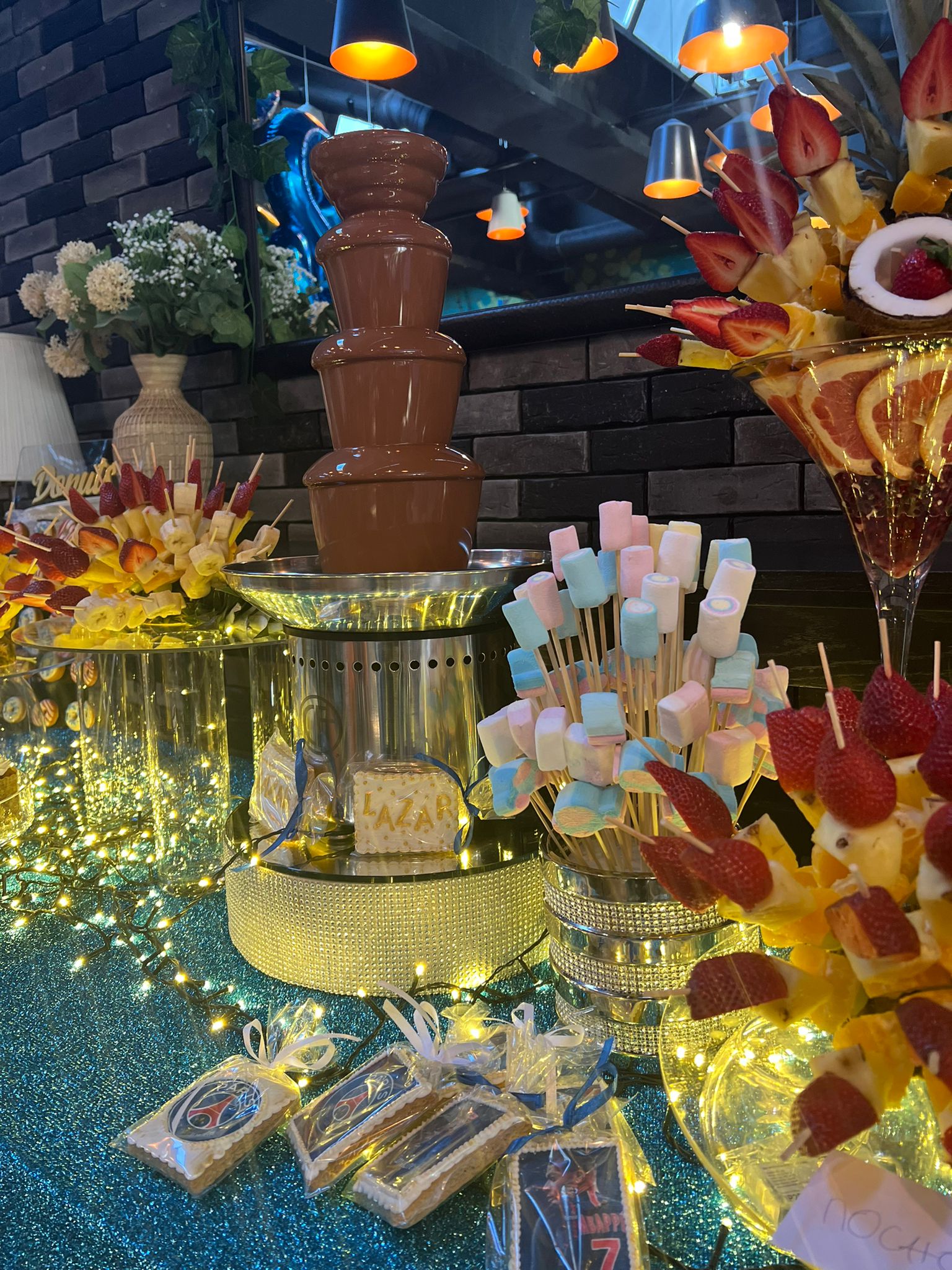 Iznajmljivanje čokoladne fontane - Choco Bubble Party
